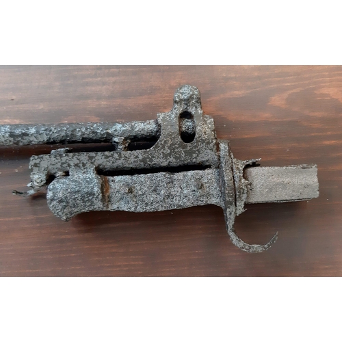 WW1 Relic Gallipoli Found SMLE Rifle with bayonet remains mounted on a ...