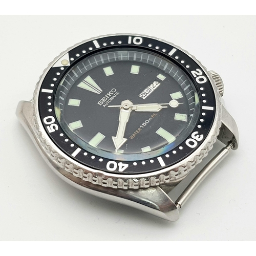A VINTAGE SEIKO AUTOMATIC DIVERS WATCH WITH DAY AND DATE BOX .. NO ...
