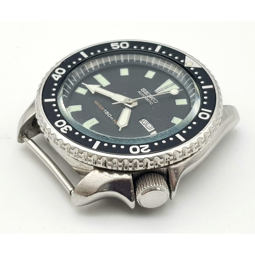 A VINTAGE SEIKO AUTOMATIC DIVERS WATCH WITH DAY AND DATE BOX .. NO ...