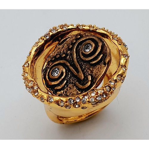 A vintage Gilded Spinning Face Ring - Stone Set Eyes! Size N