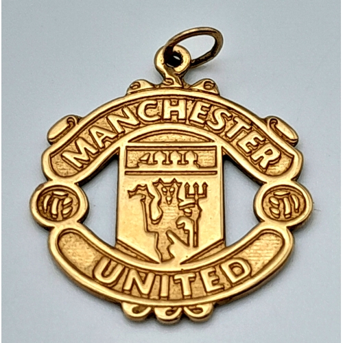 A 9K YELLOW GOLD MANCHESTER UNITED FOOTBALL CLUB PENDANT. 1.6G, 22mm ...