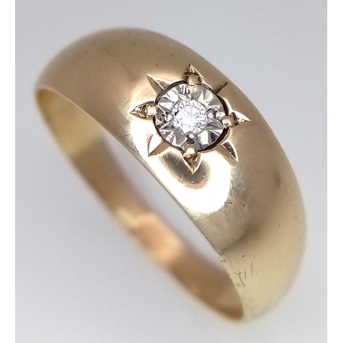A 9K YELLOW GOLD DIAMOND SOLITAIRE GYPSY SET RING. 3.4G. SIZE U. SC4010.
