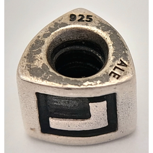 A PANDORA STERLING SILVER INITIAL 'L' CHARM. 3.2G. REF - S/A 1417.
