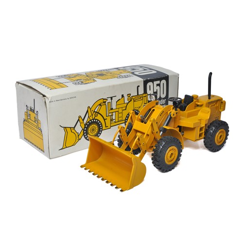 Gescha (Conrad) Diecast Model Construction issue comprising CAT 950 ...