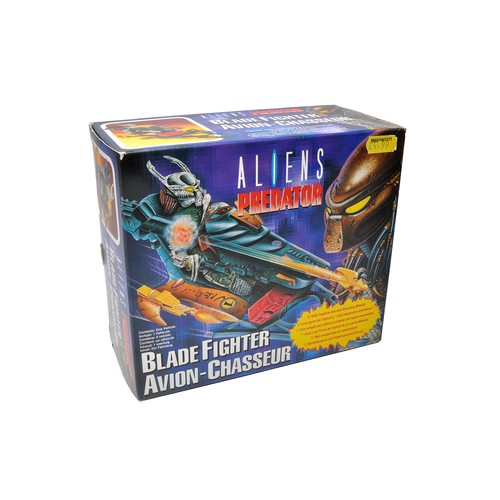 Kenner Action Figures comprising Aliens / Predator Blade Fighter ...