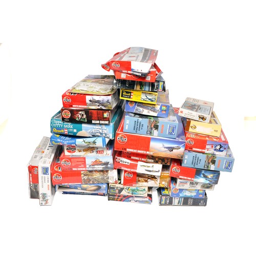 A large collection of 30+ Plastic Model Kits from various makers ...