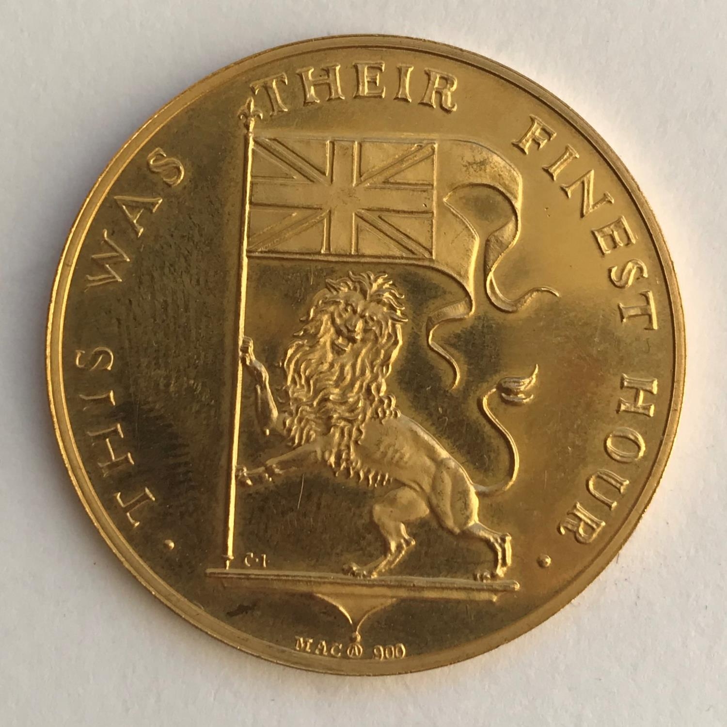AN 18CT GOLD CHURCHILL COMMEMORATIVE COIN. With a profile portrait of ...