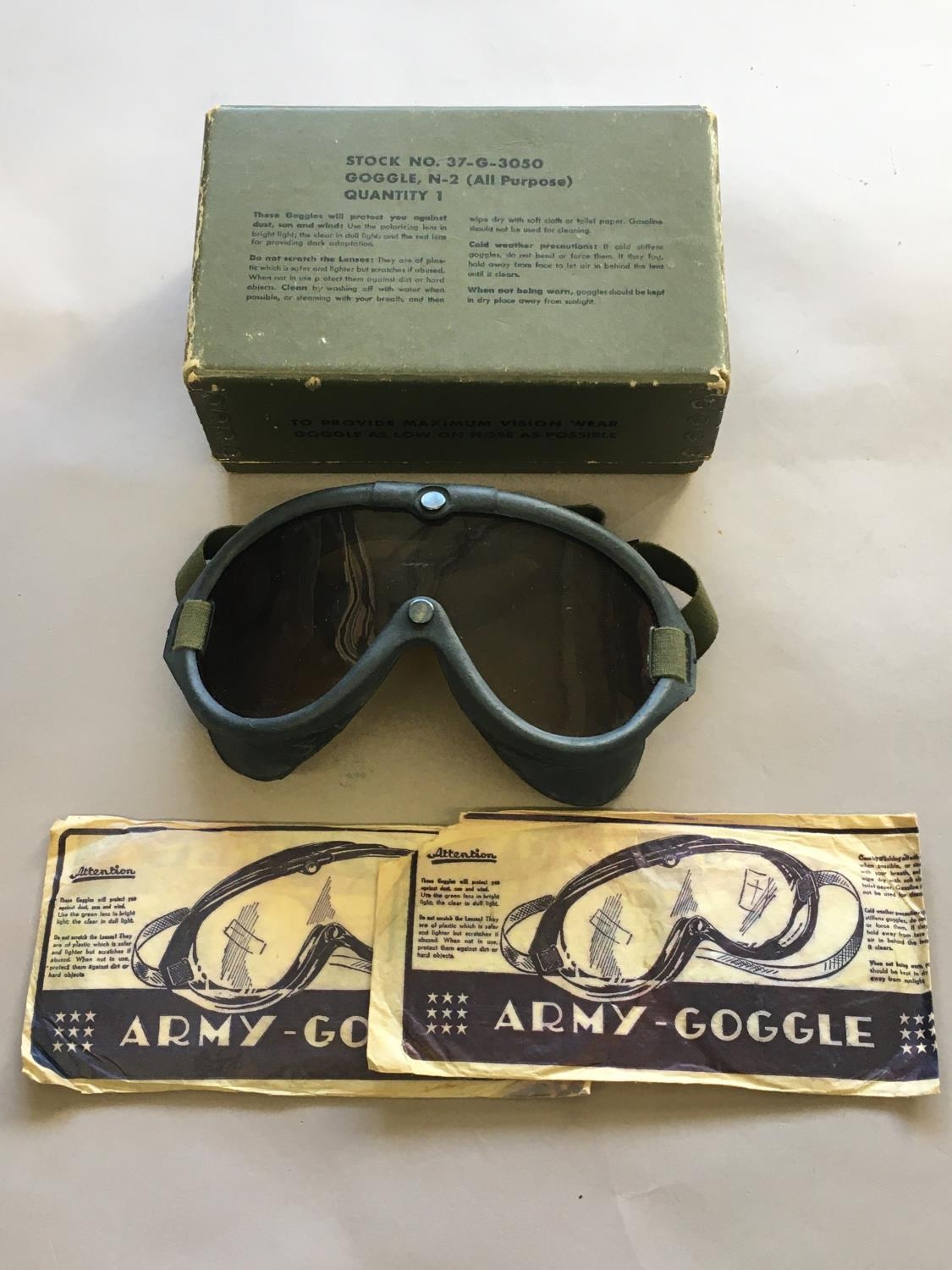A PAIR OF AMERICAN M-1944 GOGGLES. A pair of American Polaroid goggles ...