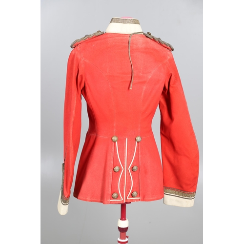 AN EARLY 20TH CENTURY SCARLET TUNIC FOR THE WORCESTER REGIMENT. A ...