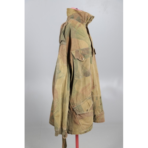 A SECOND WORLD WAR PERIOD 1943 PATTERN DENISON SMOCK. A Denison Smock ...