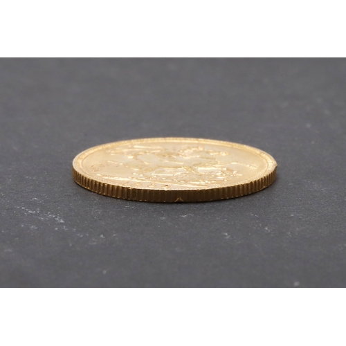 A VICTORIAN SOVEREIGN, 1900. A Queen Victoria Sovereign, old veiled ...