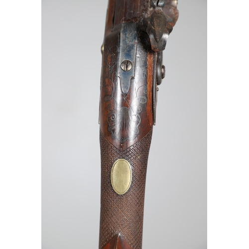 A FLINTLOCK FOWLING GUN BY THOMAS. With a 101 cm barrel tapering from ...