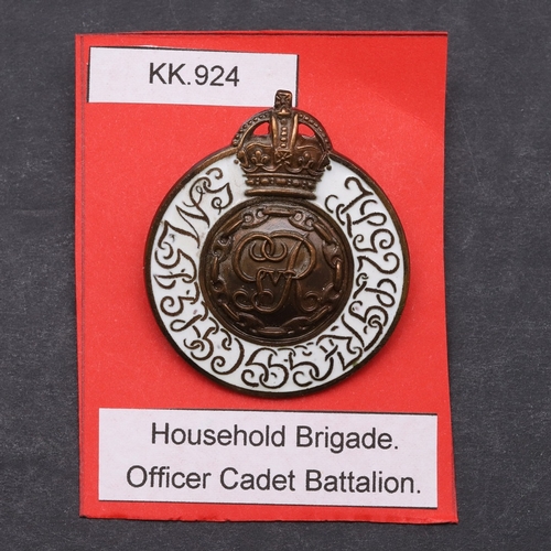 A GEORGE V HOUSEHOLD BRIGADE OFFICER CADET BATTALION CAP BADGE. A Cadet ...