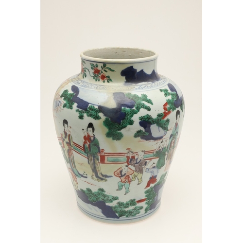 17THC CHINESE WUCAI LIDDED JAR. Circa 1640 and transitional period, the ...