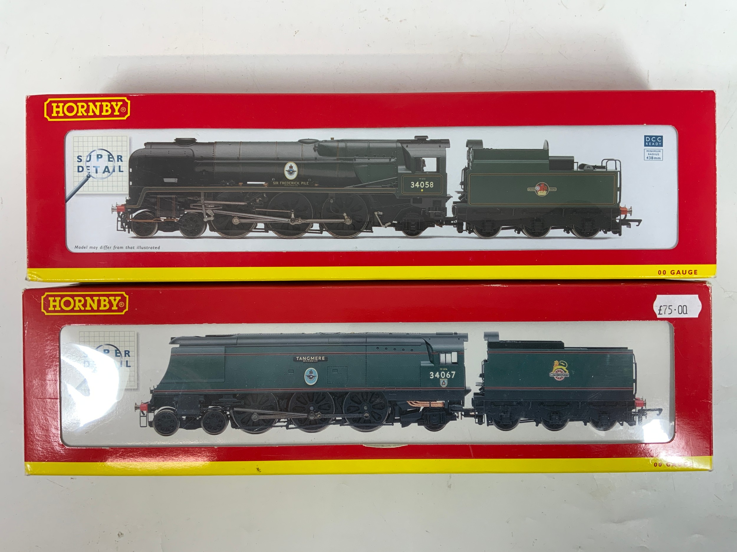 HORNBY TWO BOXED LOCOMOTIVES, R2709 BR REBUILT BATTLE OF BRITAIN 34058 ...