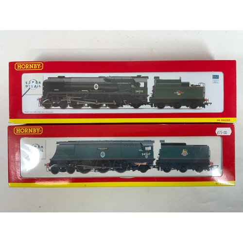 HORNBY TWO BOXED LOCOMOTIVES, R2709 BR REBUILT BATTLE OF BRITAIN 34058 ...