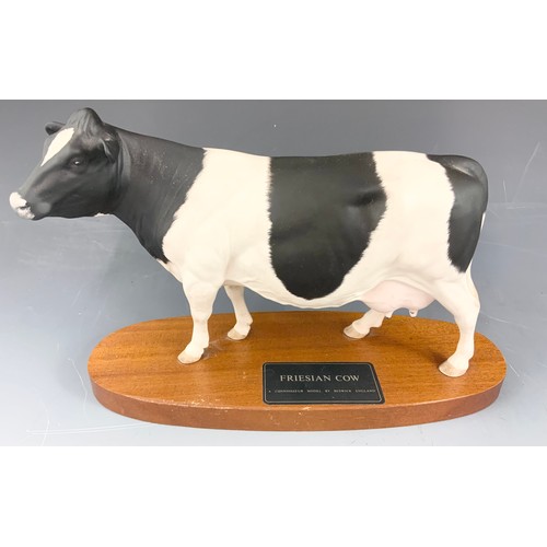 BESWICK CONNOISSEUR FRIESIAN COW MODEL AF WITH A ROYAL DOULTON HEREFORD ...