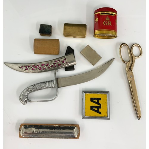 COLLECTABLE CURIOS INC 4 SNUFF BOXES, INDIAN DAGGER, SCOTTISH PIPER ...