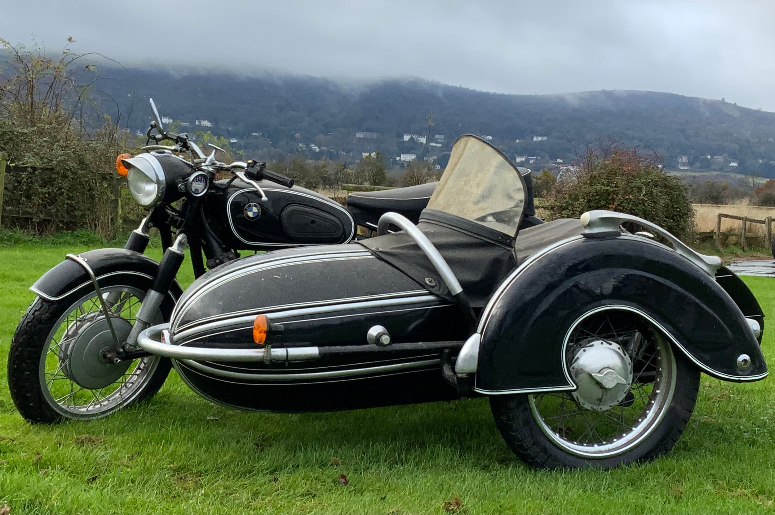 BMW R69S MOTORCYCLE WITH SIDE CAR. 185 FXB. FIRST REGISTERED 1963
