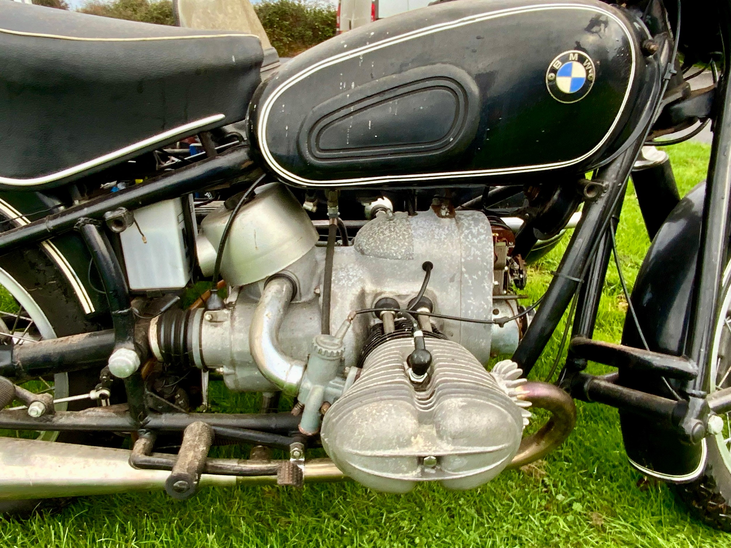 BMW R69S MOTORCYCLE WITH SIDE CAR. 185 FXB. FIRST REGISTERED 1963