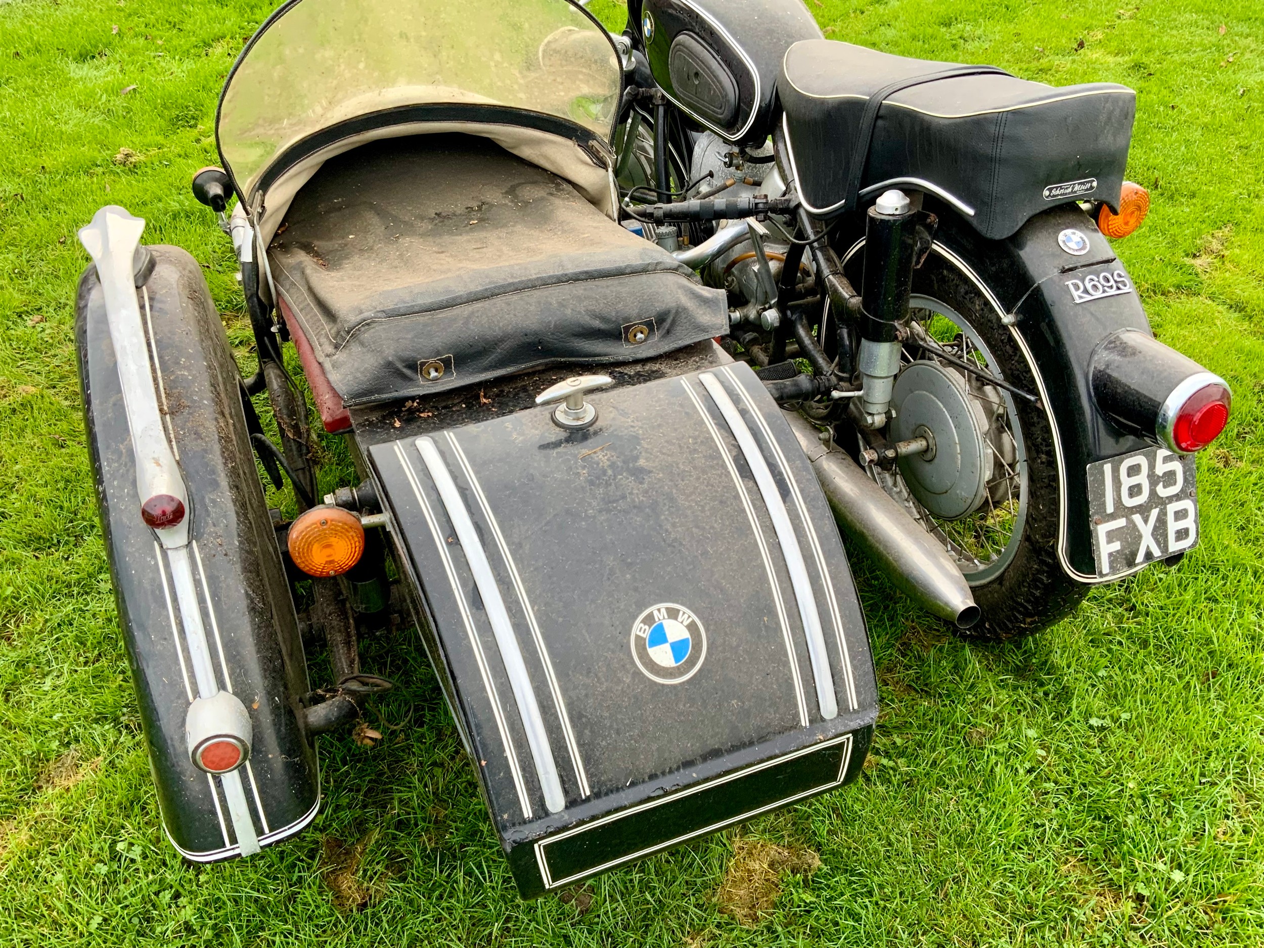 BMW R69S MOTORCYCLE WITH SIDE CAR. 185 FXB. FIRST REGISTERED 1963