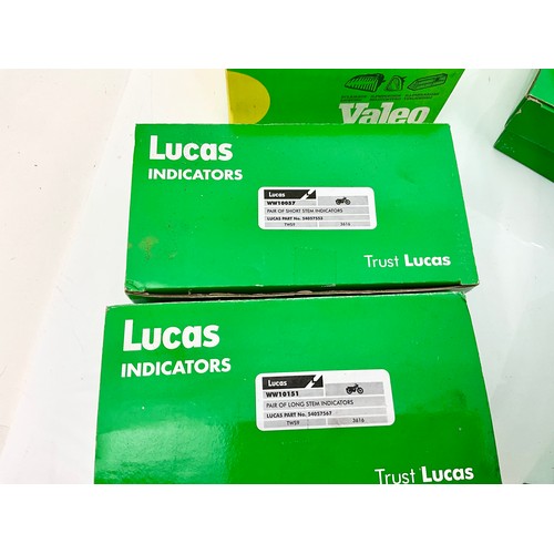 BOX OF ASSORTED LUCAS INDICATORS & VARIOUS PARTS