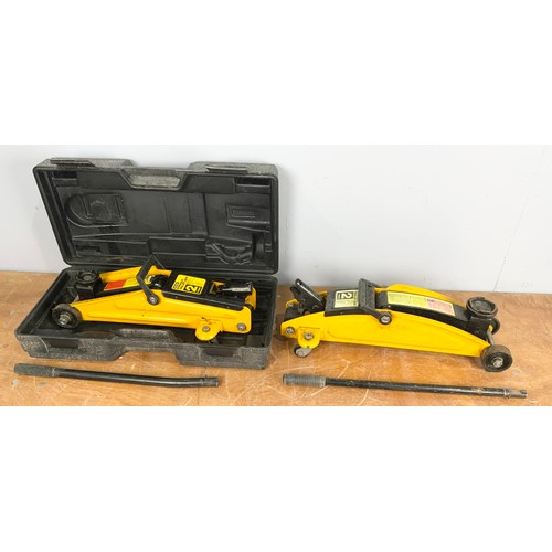 2 HALFORDS 2 TONNE TROLLY JACKS ONE CASED