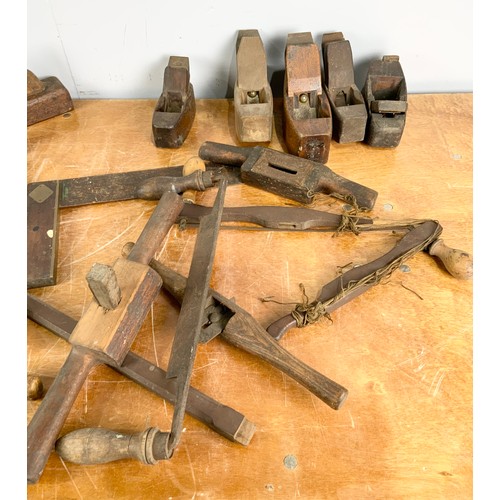 LARGE BOX OF OLD HAND TOOLS INCLUDING PLANES