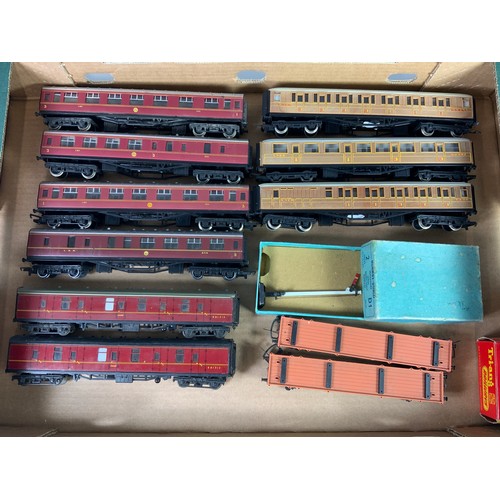 HORNBY, 3 X TEAK LNER COACHES, 4 X HORNBY LMS COACHES, 2 X HORNBY DUBLO ...