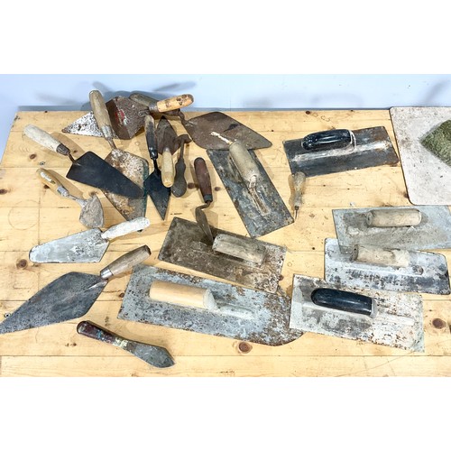BOX OF TROWELS AND PLASTERING TOOLS