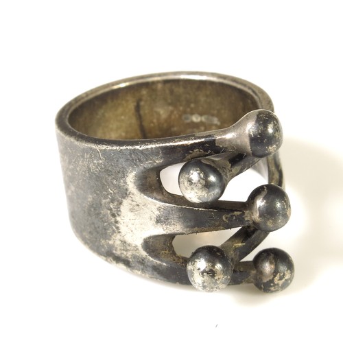 A NORWEGIAN MODERNIST SILVER 'JESTER' RING, C1960S, BY ANNA GRETA EKER ...