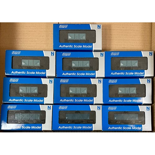 N GAUGE MODERN ERA BLUE FREIGHT VANS, 7 X BLUE SPOT FISH VANS, & 3 X ...