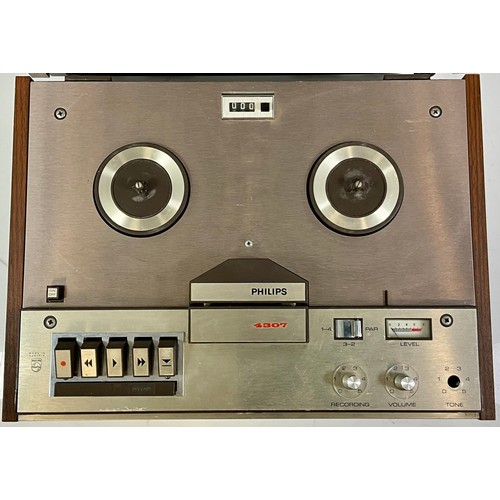 A PHILIPS 4307 REEL TO REEL TAPE RECORDER / PLAYER, AN AKAI GX-4000D ...