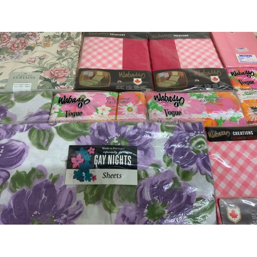 A COLLECTION OF 1960’S / 1980’S , RETRO BEDDING & CURTAINS, MOST ...