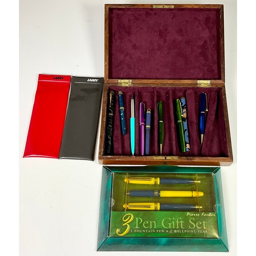 9 FOUNTAIN PENS AND PROPELLING PENCILS IN A WOODEN BOX WITH A PIERRE ...