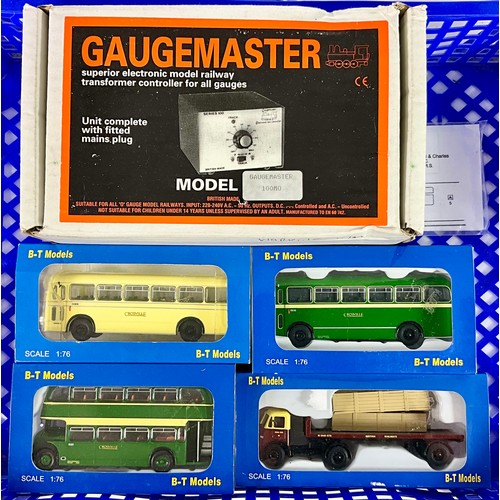 GAUGEMASTER MODEL 100 MO MODEL RAILWAY CONTROLLER, PLUS 4 BOXED BASE ...