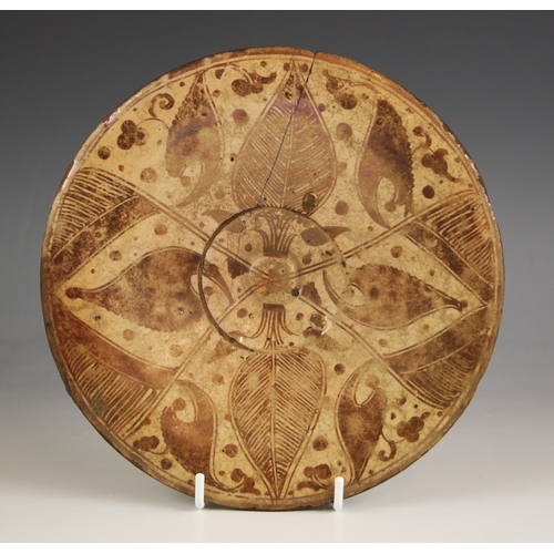An early Hispano Moresque Islamic shallow plate, Al-Andalus, decorated ...