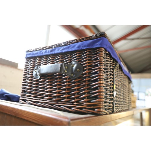 Picnic basket Alfred Button Hamper Co