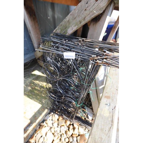 Low metal garden hedging, approx. 21