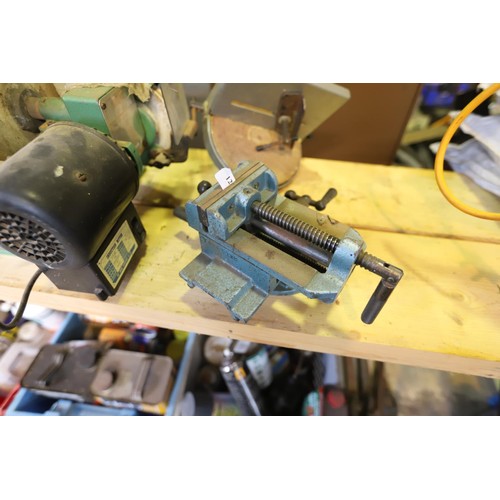 Small Draper no. 4 bench vice