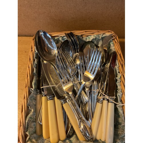 4 course cutlery set for 6 with additional items