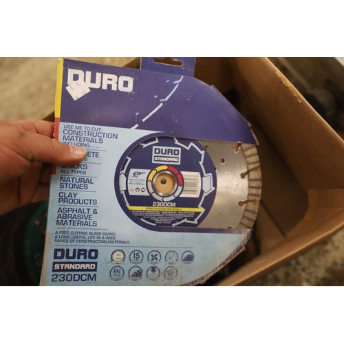 Box of assorted 9" & 4" cutting discs