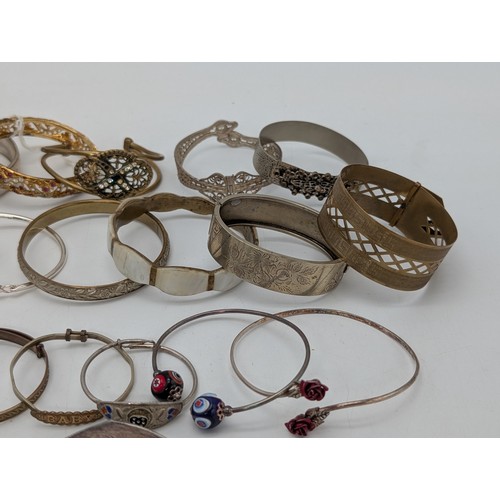 Good Group Vintage & Antique Bangles / Bracelets, Mostly White Metal Appears to be a Quantity of 0.8