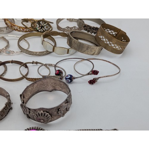 Good Group Vintage & Antique Bangles / Bracelets, Mostly White Metal Appears to be a Quantity of 0.8