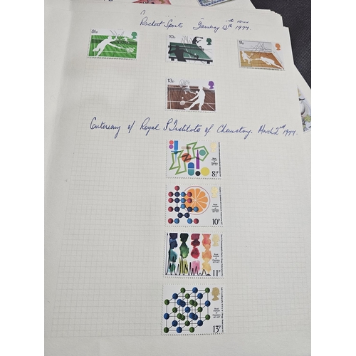 Very large collection of world wide stamps