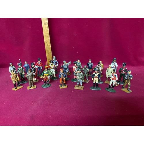 26 Vintage del Prado lead soldiers