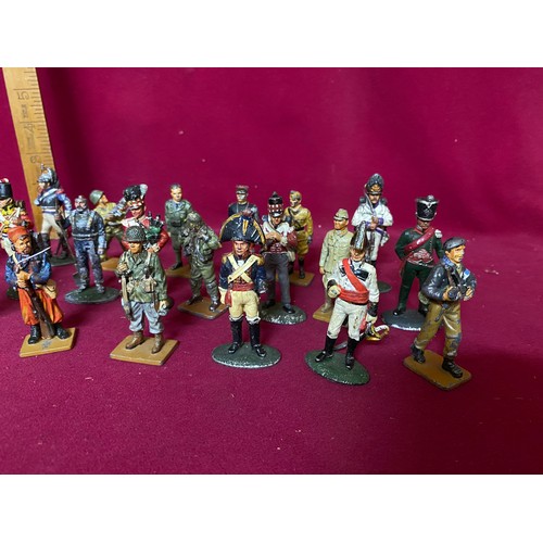 26 Vintage del Prado lead soldiers