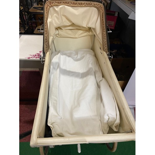 Vintage Marmet pram with spring chassis. No apron