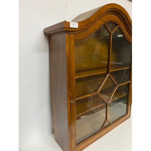 Lockable wall hanging display cabinet with 2 shelves measuring 65 x 78 ...