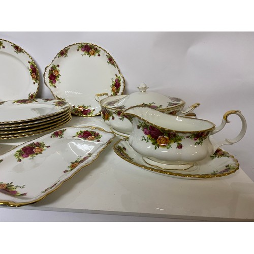 Royal Albert Old Country Roses dinner set comprising of 6 x dinner ...